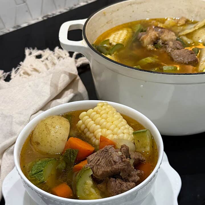 CALDO DE RES - Anahi Perez