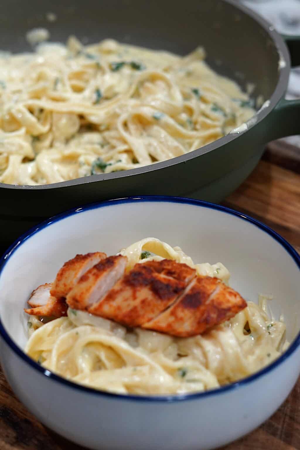 CREAMY CHICKEN FETTUCCINE ALFREDO - Anahi Perez